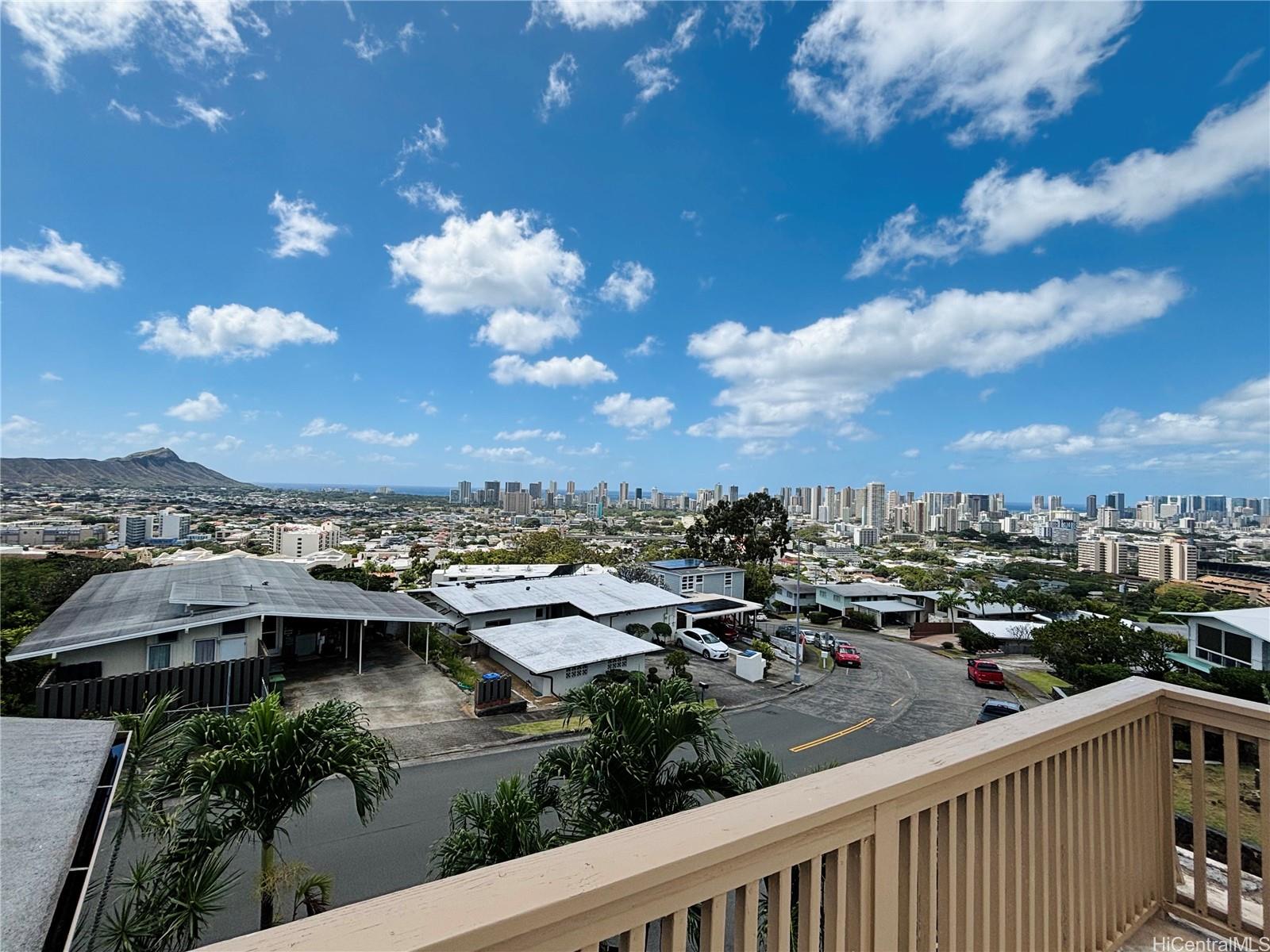 William P Jarrett Middle School in Diamond Head