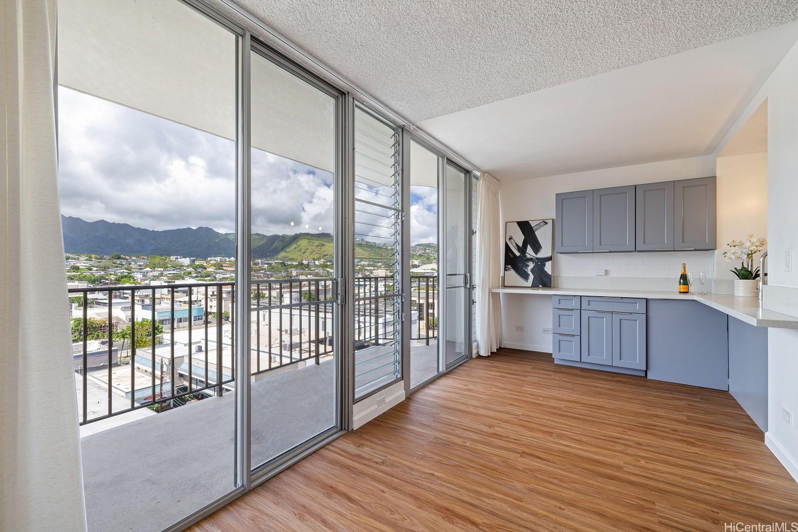 Mccully Villa condos for sale in Moiliili | Oahu