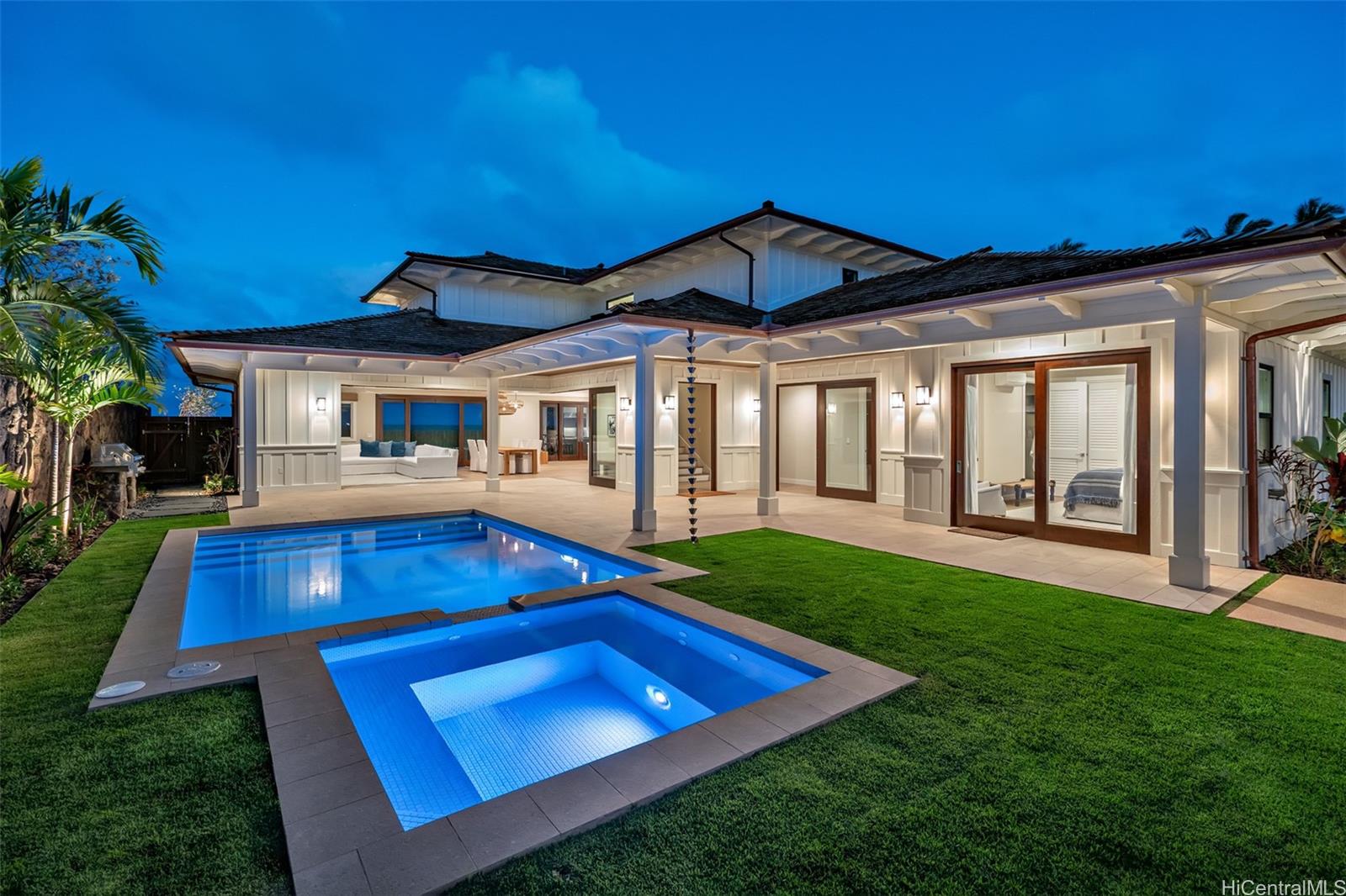 22 Kaiholu Place , Kailua, Hi 96734 | Beachfront living! Beachside