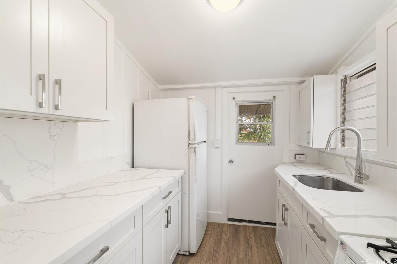 2963 Koali Road D, Honolulu, Hi 96826 | University