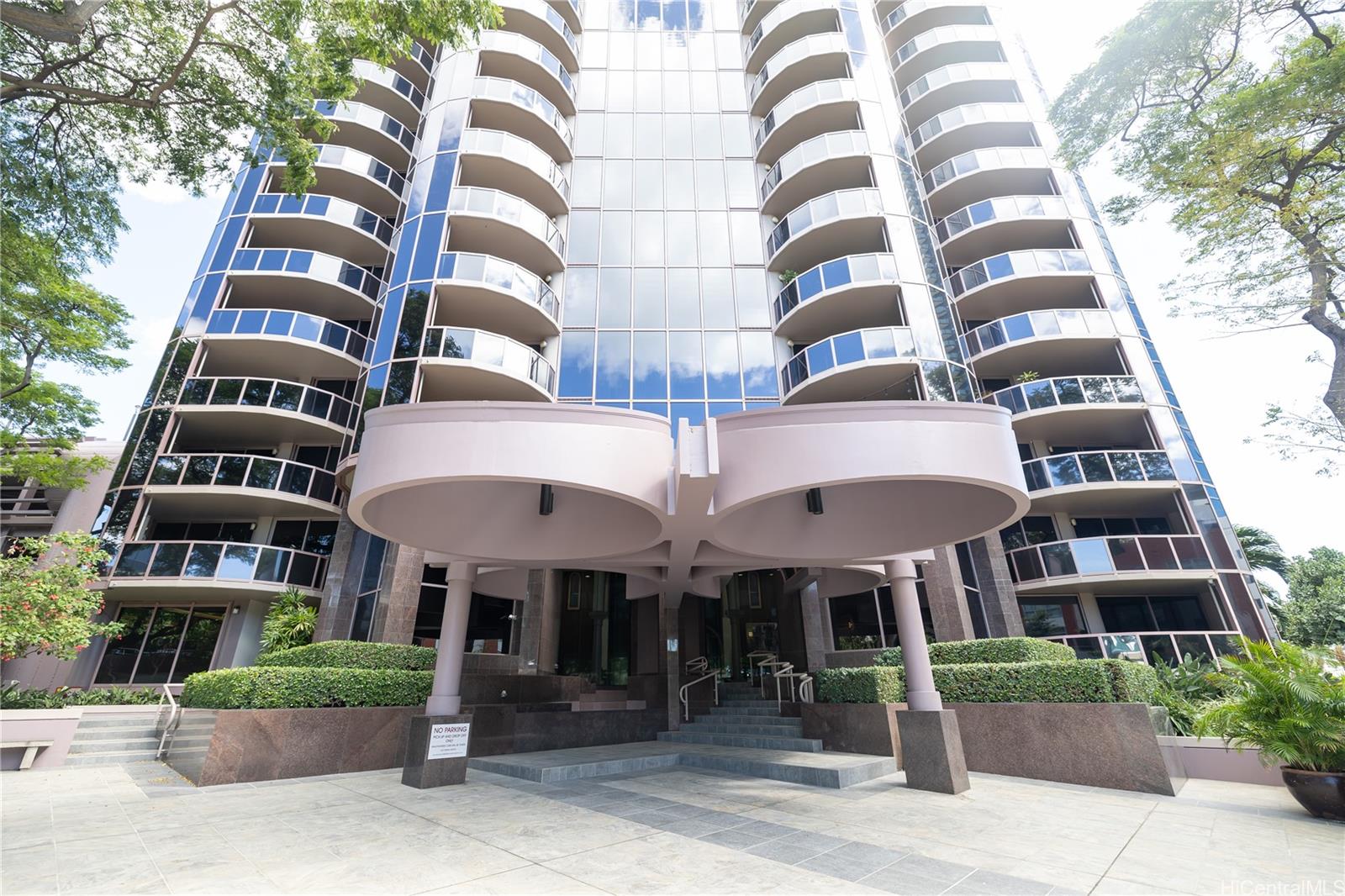 One Waterfront Tower #1101, 425 South Street, Honolulu | Kakaako