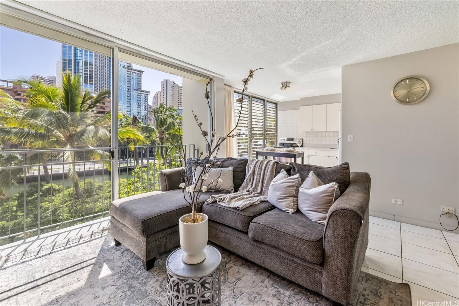 Ala Wai Manor condos for sale in Mccully | Oahu