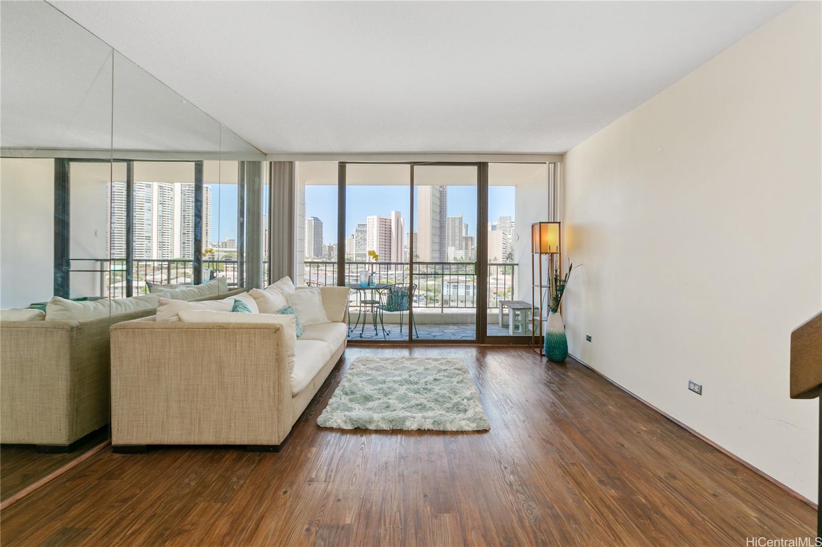 Hausten #901, 739 Hausten Street, Honolulu | Moiliili condo Sold