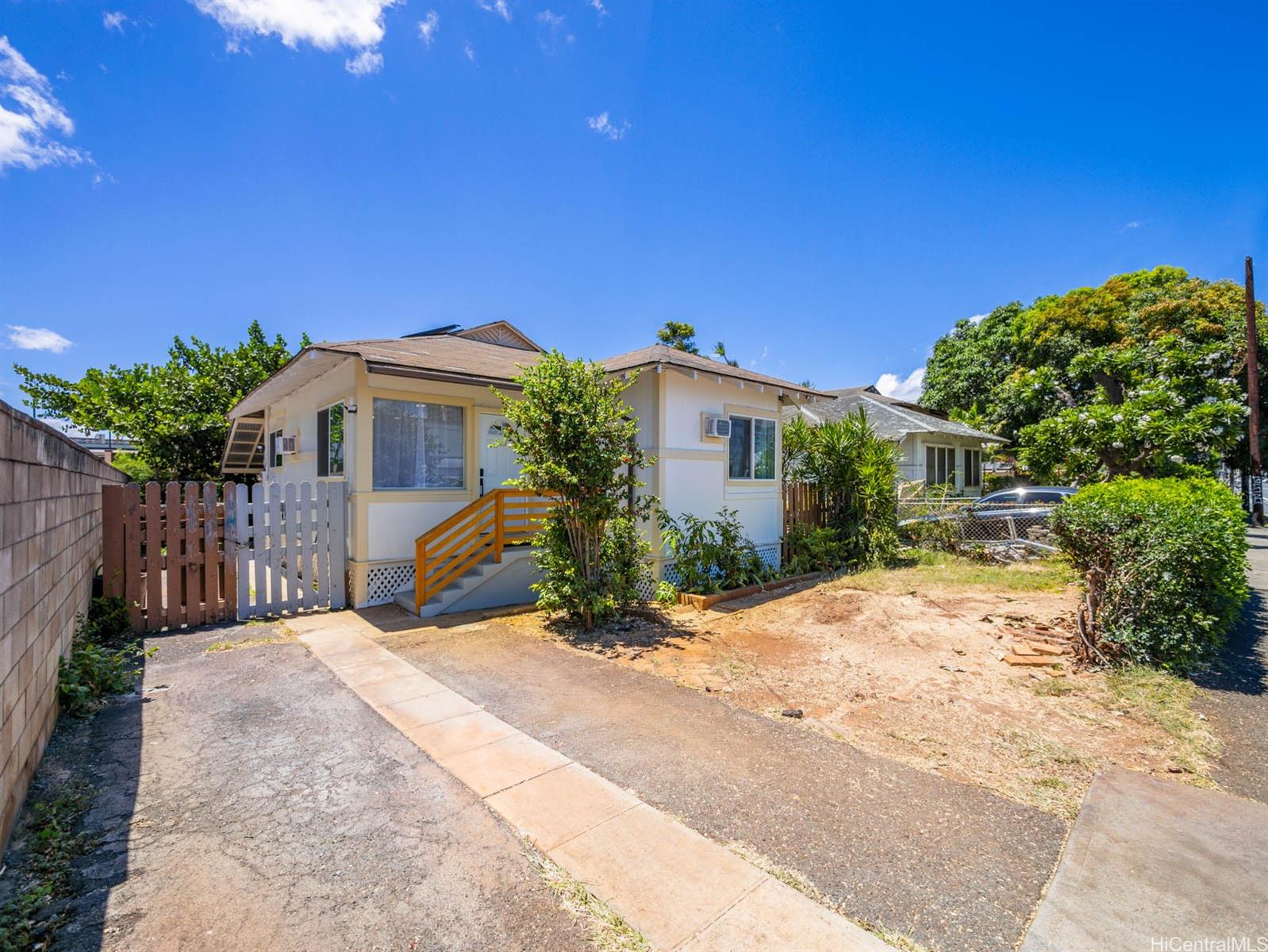 842 Mccully Street , Honolulu, Hi 96826 | Mccully